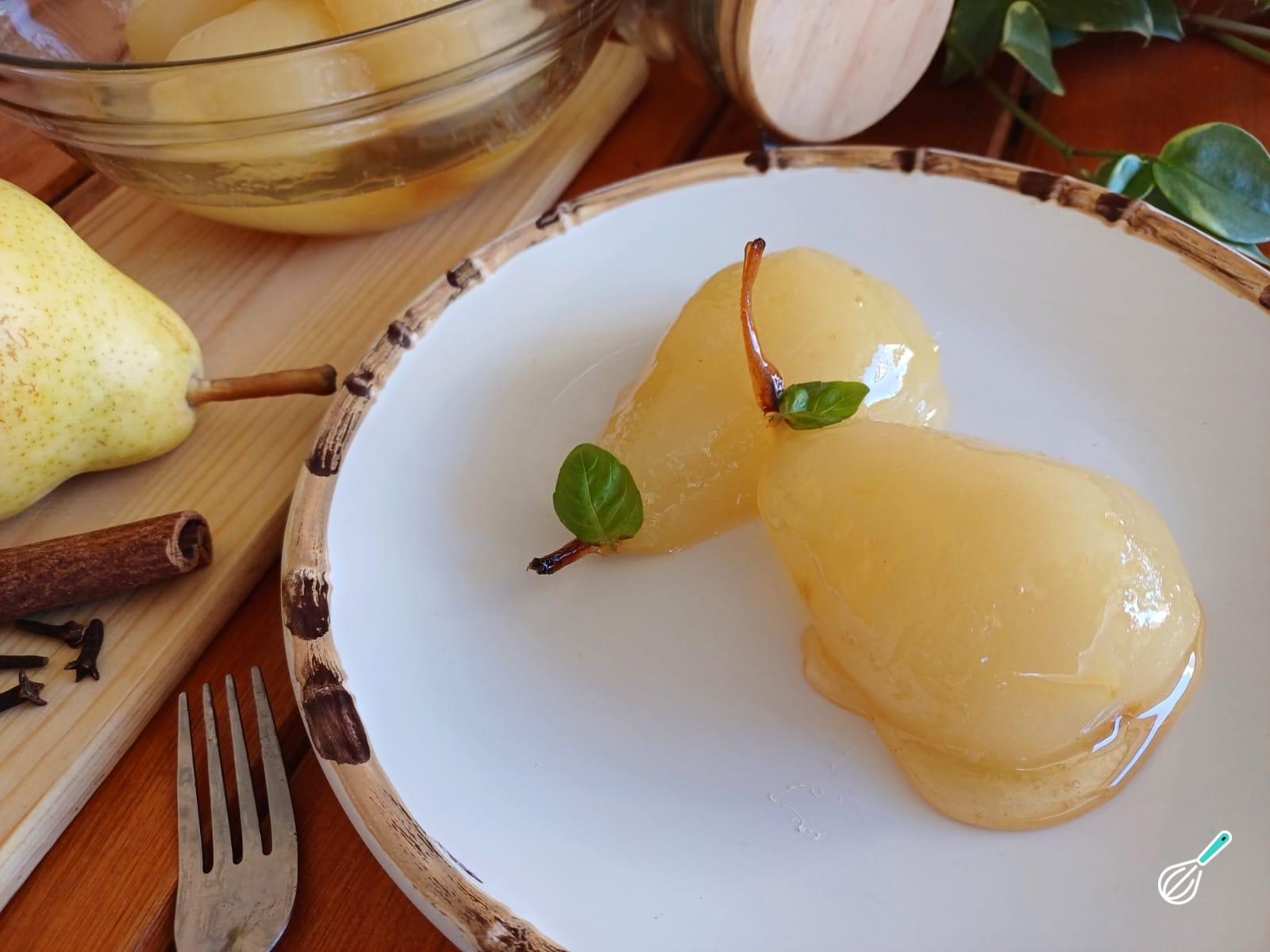 Compota de Pera Caseira: Deliciosa e Fácil! - Receitas Práticas